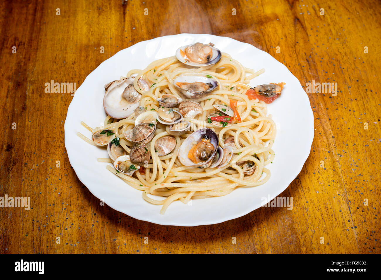 Spaghetti chilli clams hi-res stock photography and images - Alamy