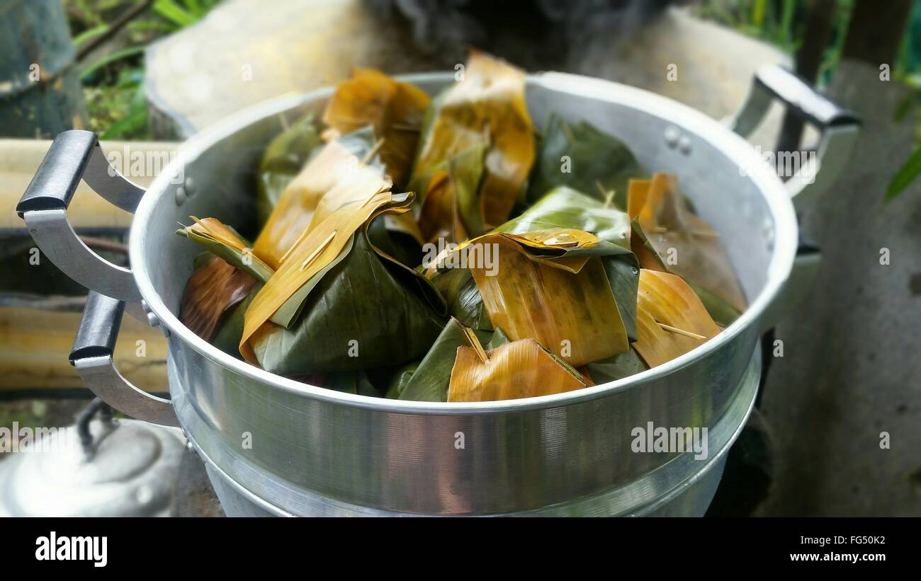 Cooked in banana leaf hi-res stock photography and images - Alamy