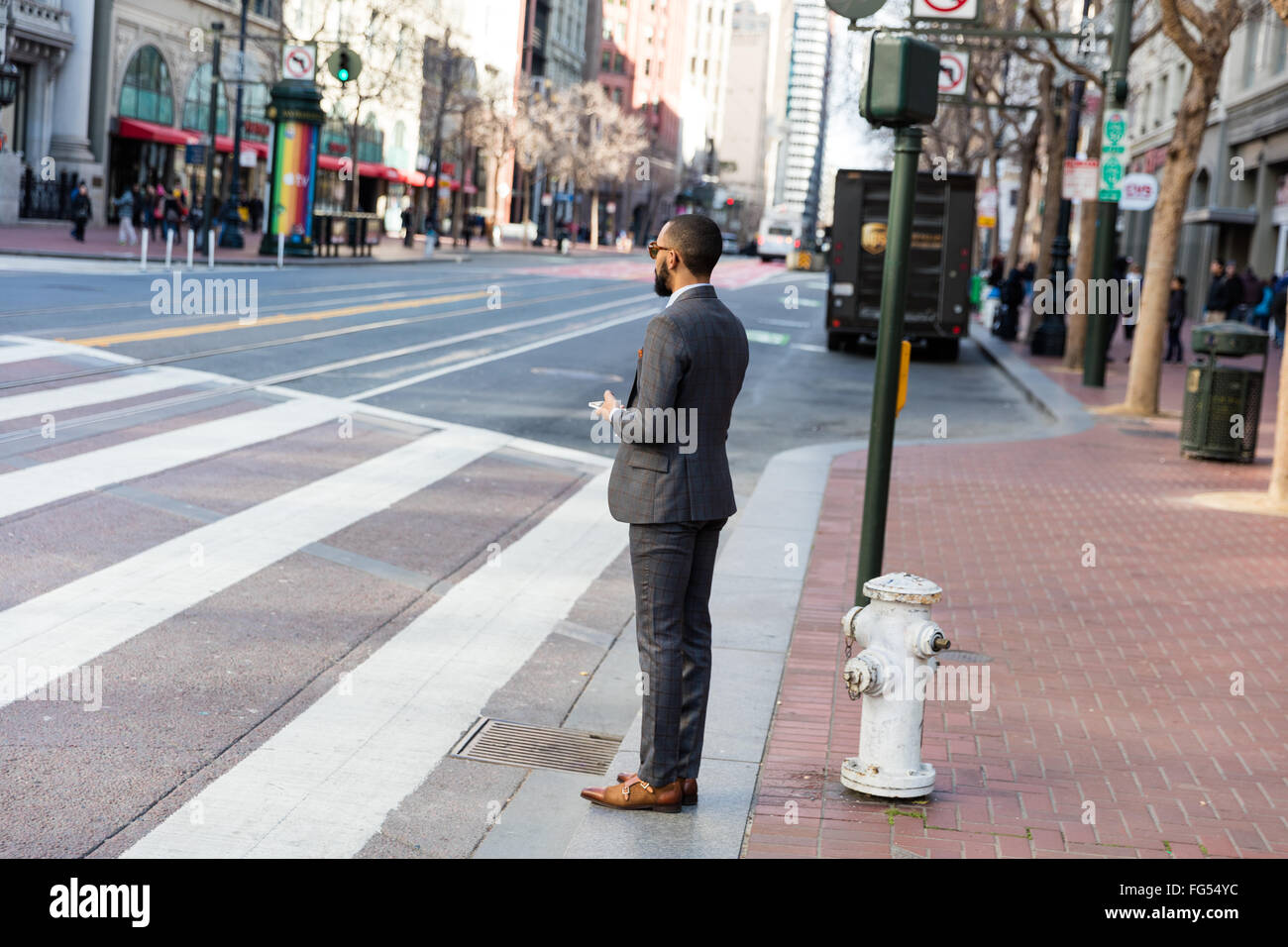 Waiting for a green light to cross the street hi-res stock photography ...