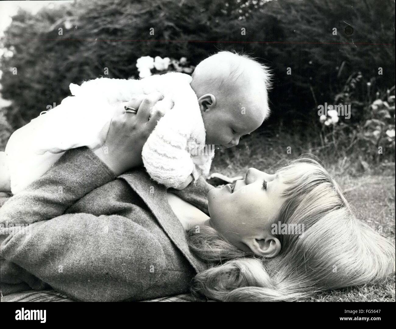 1976 - Julie Is A Happy Mum Now: Love and marriage brought Julie ...