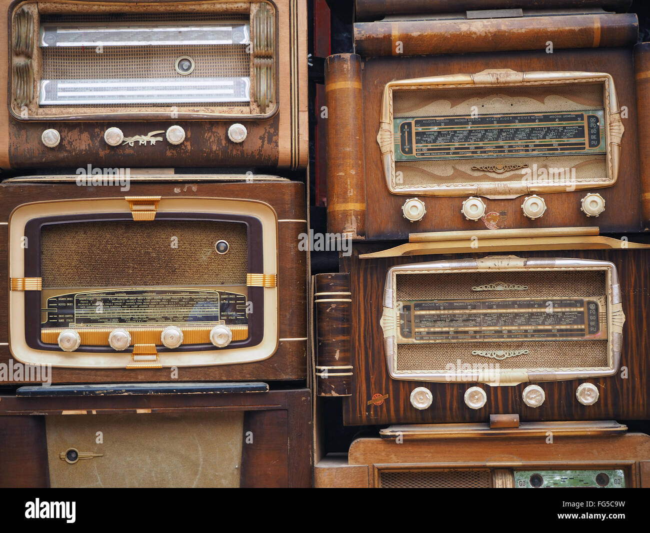 Retro radios hi-res stock photography and images - Alamy