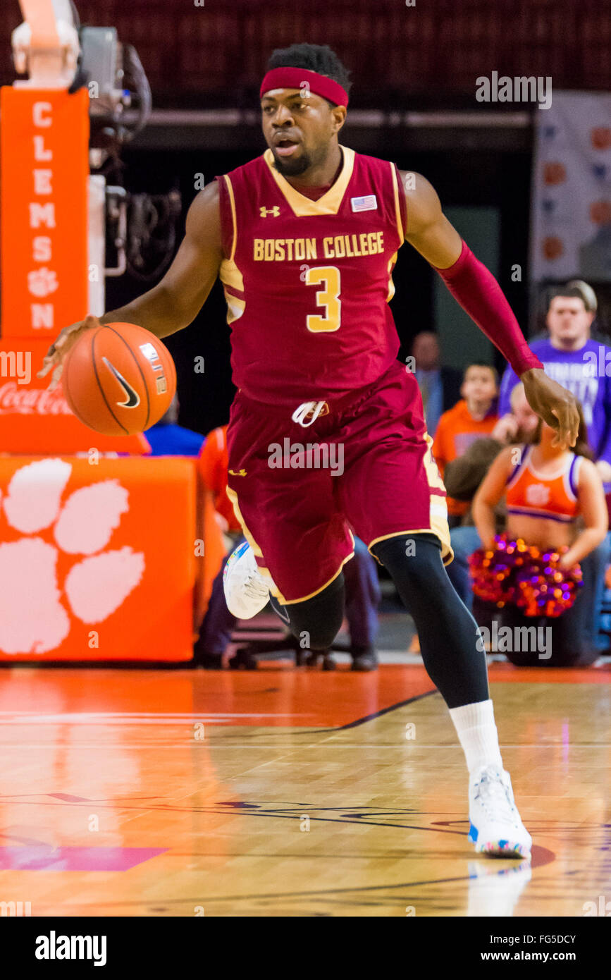 Boston College Eagles guard Eli Carter (3) brings the ball up court ...