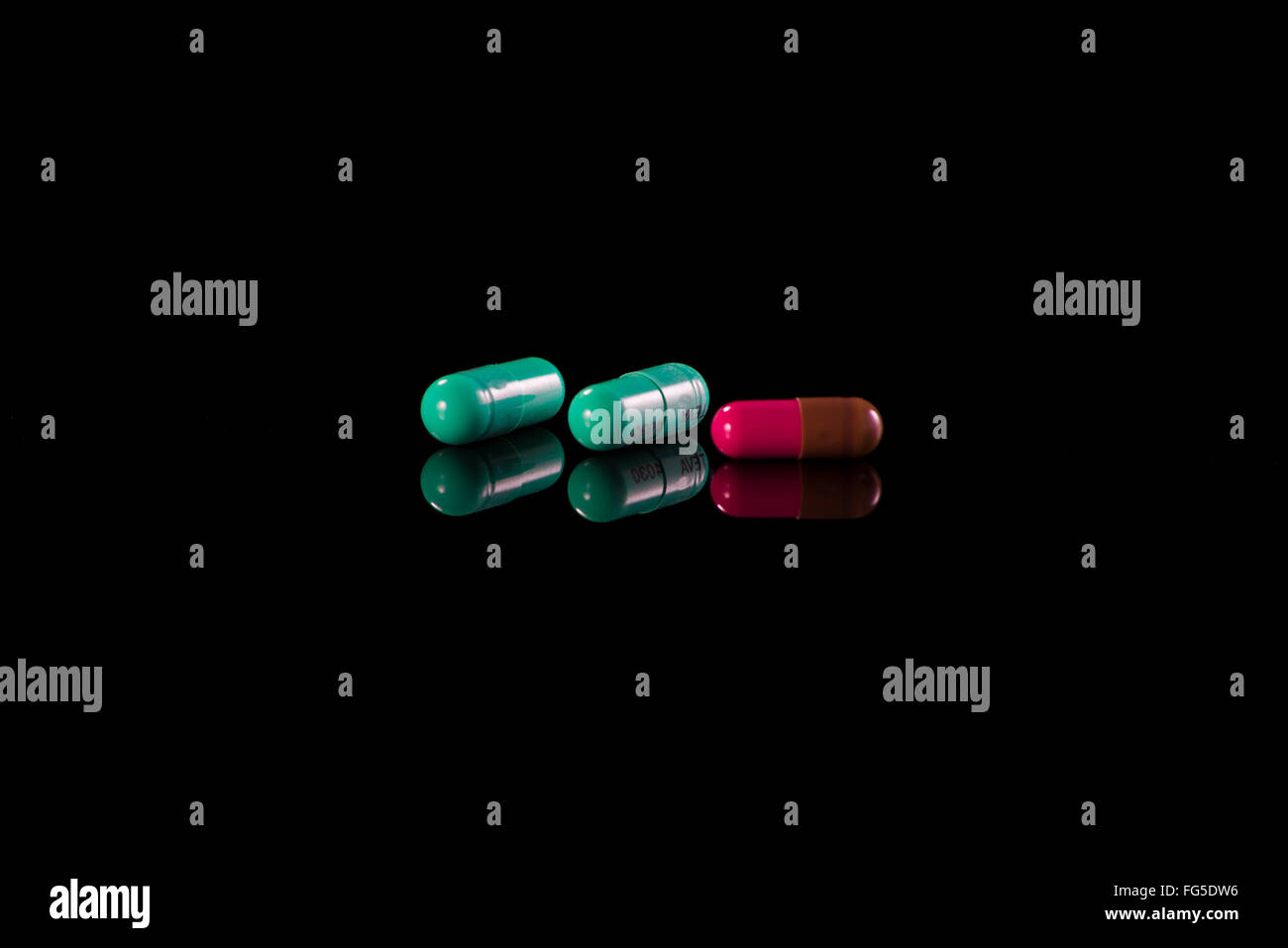 Medication capsule hi-res stock photography and images - Alamy