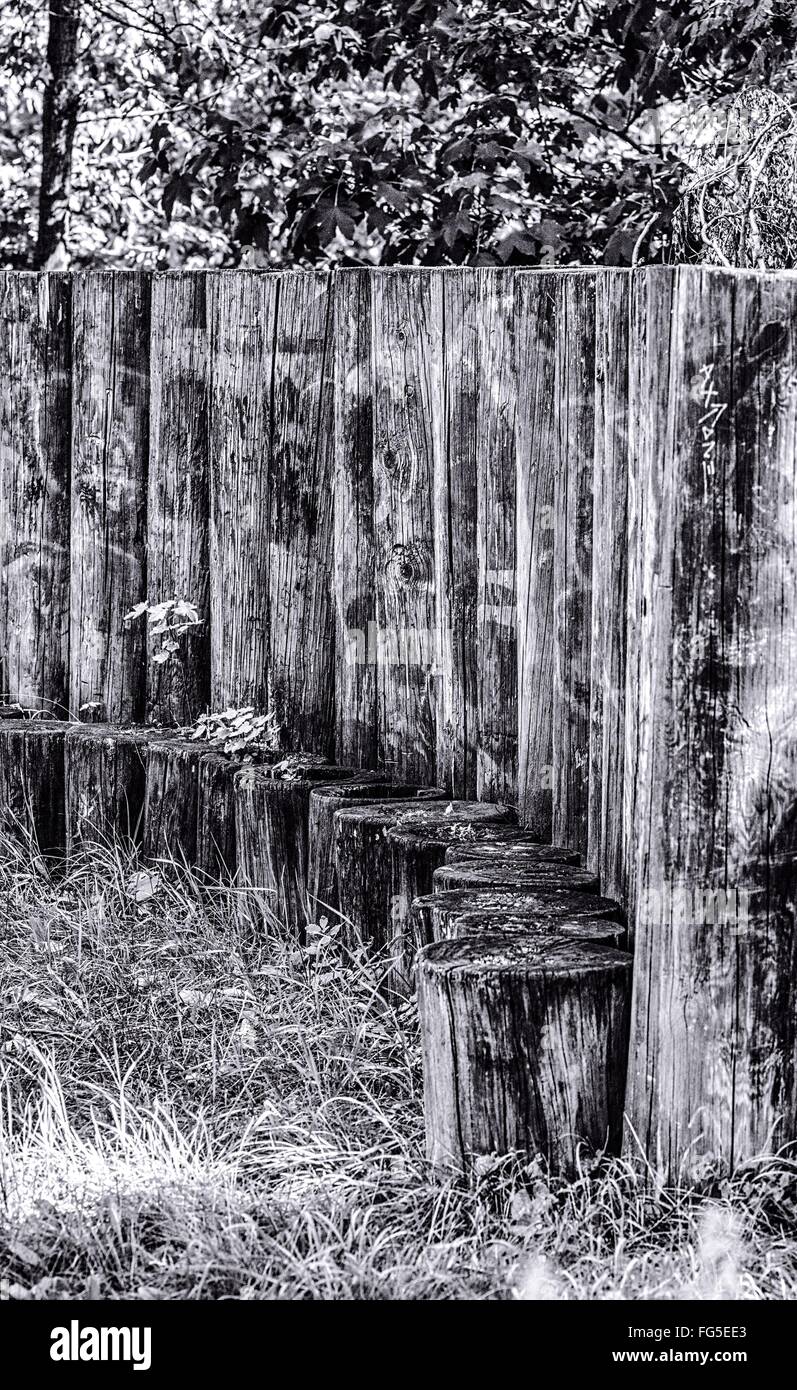Vertical poles hi-res stock photography and images - Alamy