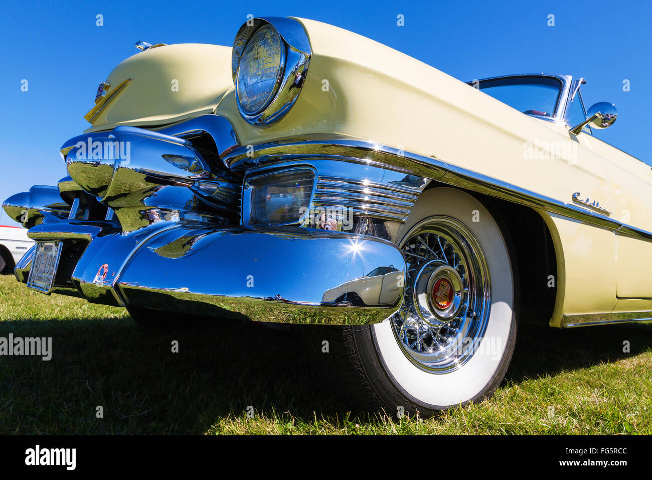 Cadillac car bonnet hood hi-res stock photography and images - Alamy