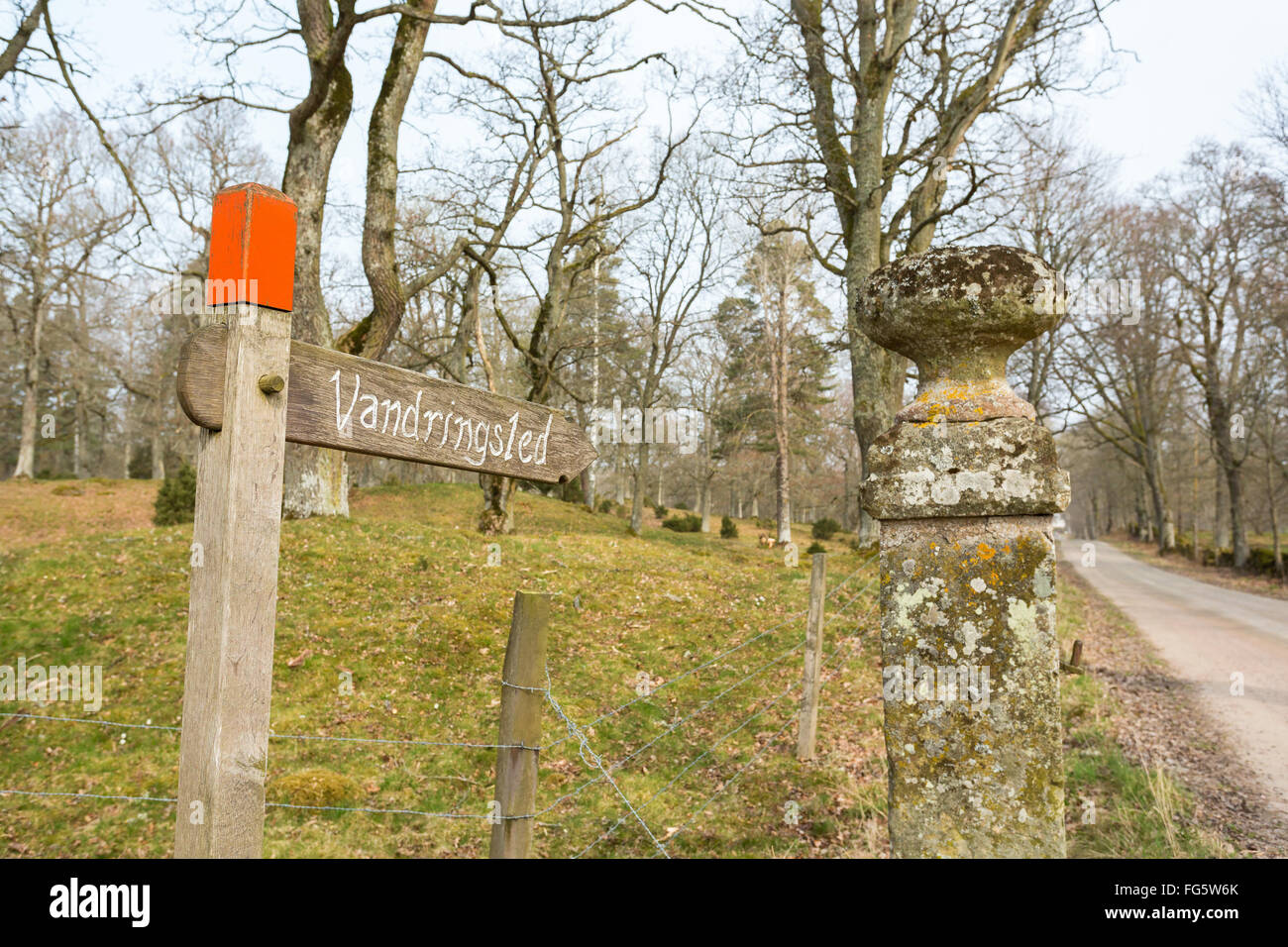 Hiking Trail sign and a gate pole Stock Photo - Alamy