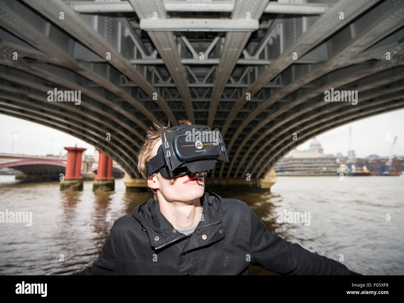 Bridge game computer hi-res stock photography and images - Alamy