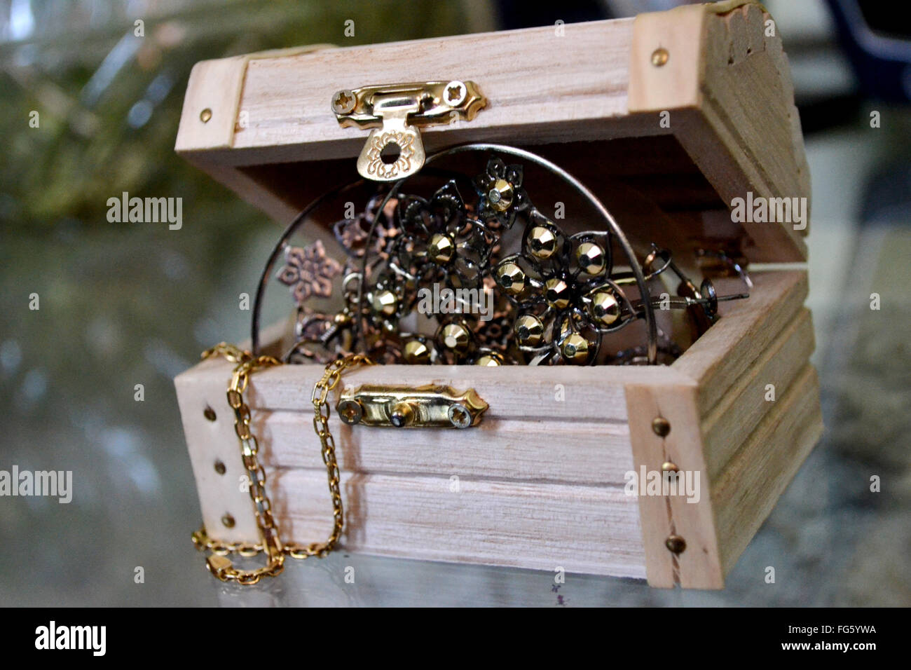 Old-Fashioned Jewelry Box Stock Photo - Alamy