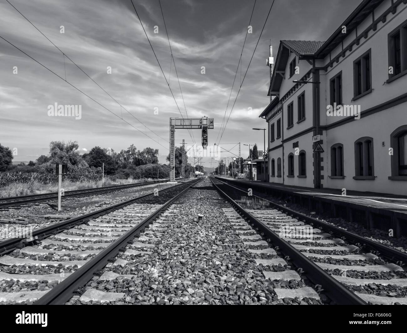 Empty train station hi-res stock photography and images - Alamy