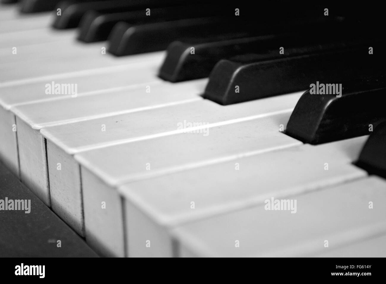 Piano horizontal hi-res stock photography and images - Alamy