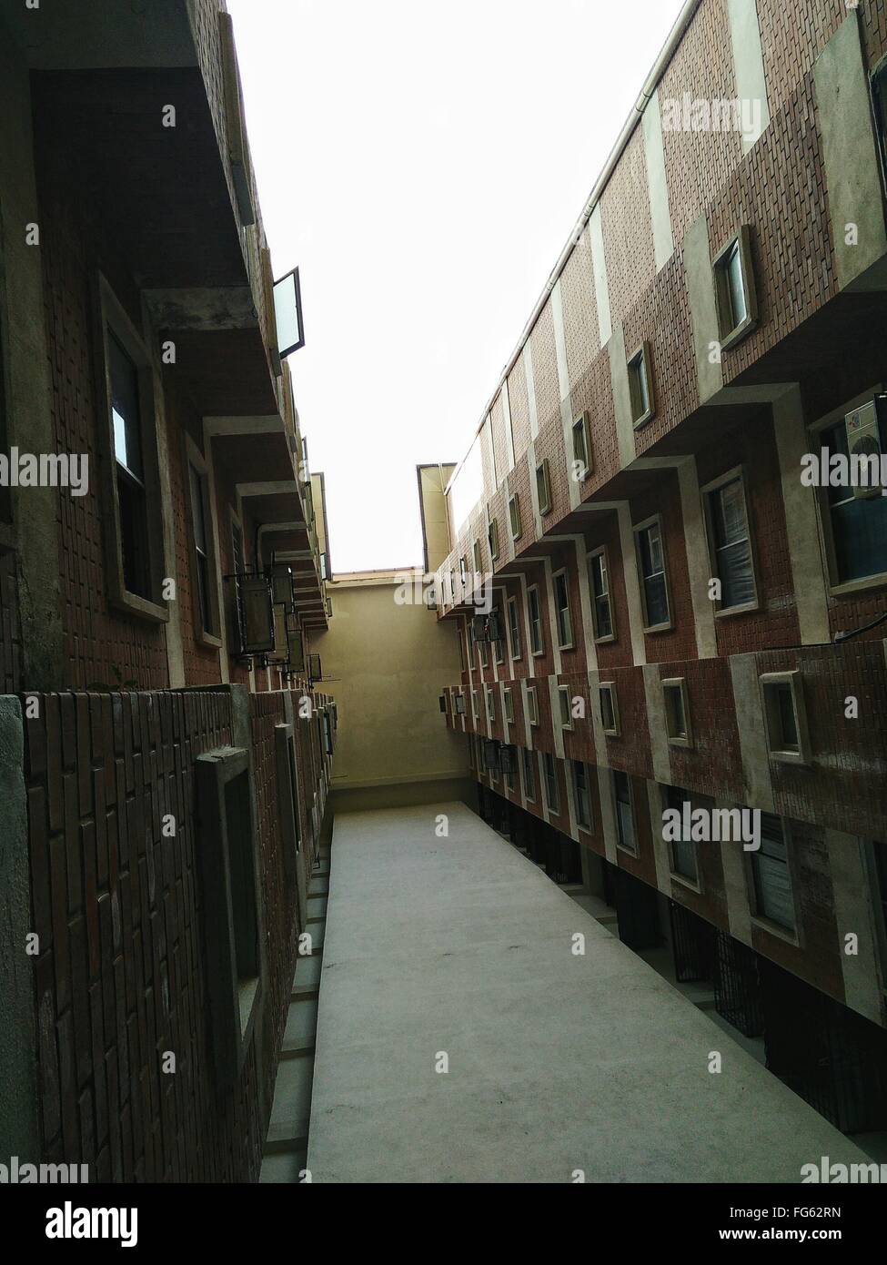 Narrow space hi-res stock photography and images - Alamy