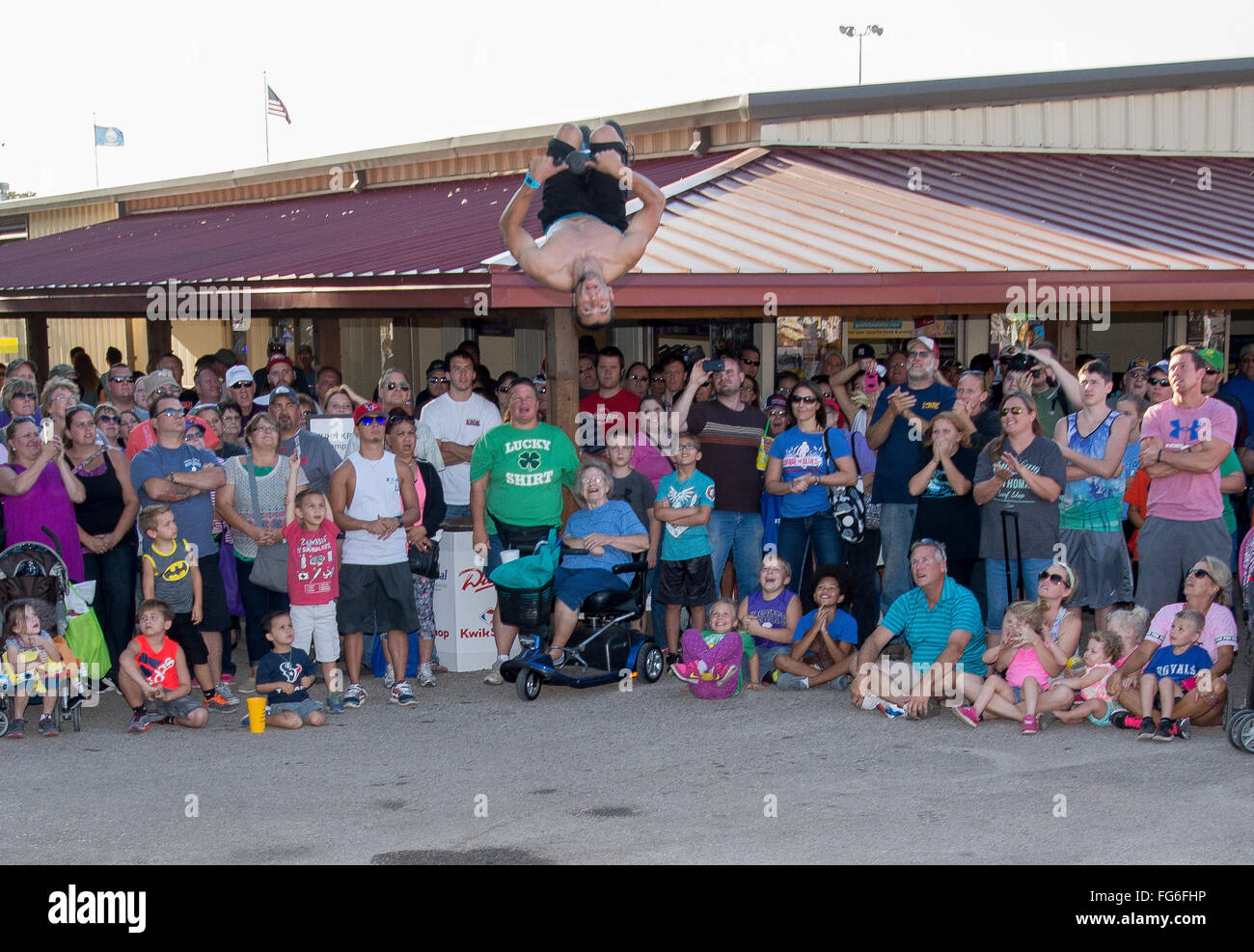 Hutchinson, Kansas, USA, 12th September, 2015 Pogo Fred wows the crowd ...
