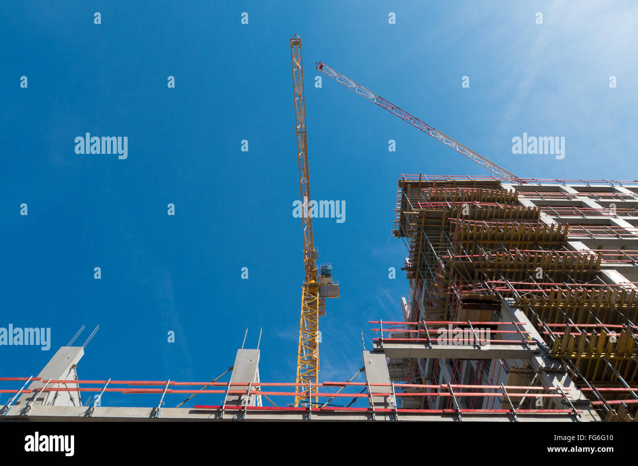 Crane scaffolding hi-res stock photography and images - Alamy