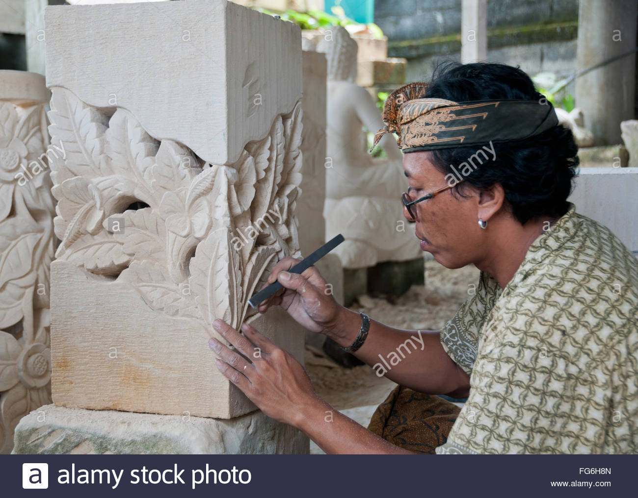 Hammer Chisel Sculptor Stone Stock Photos & Hammer Chisel Sculptor ...