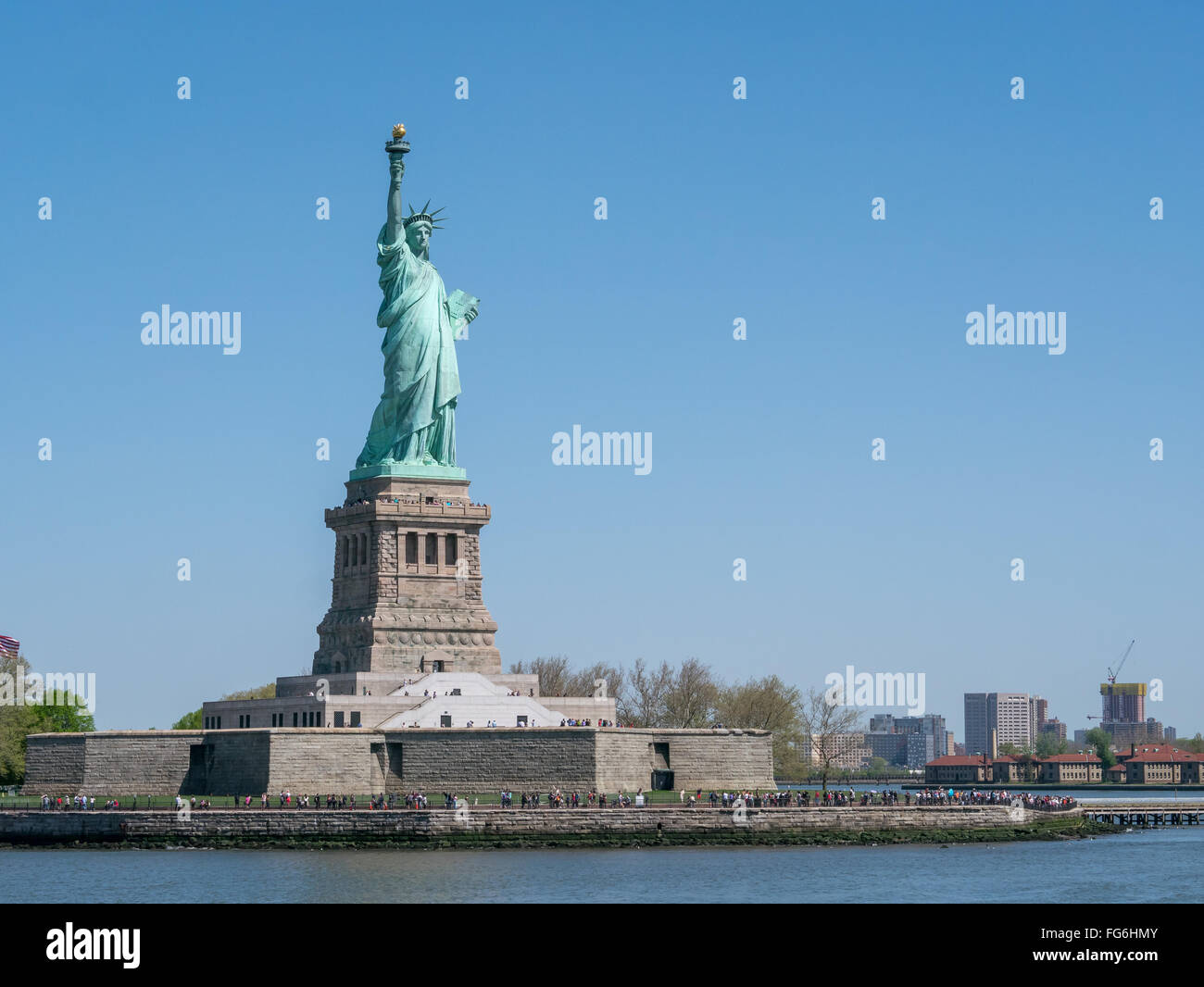 Statue of liberty new york city skyline hi-res stock photography and ...