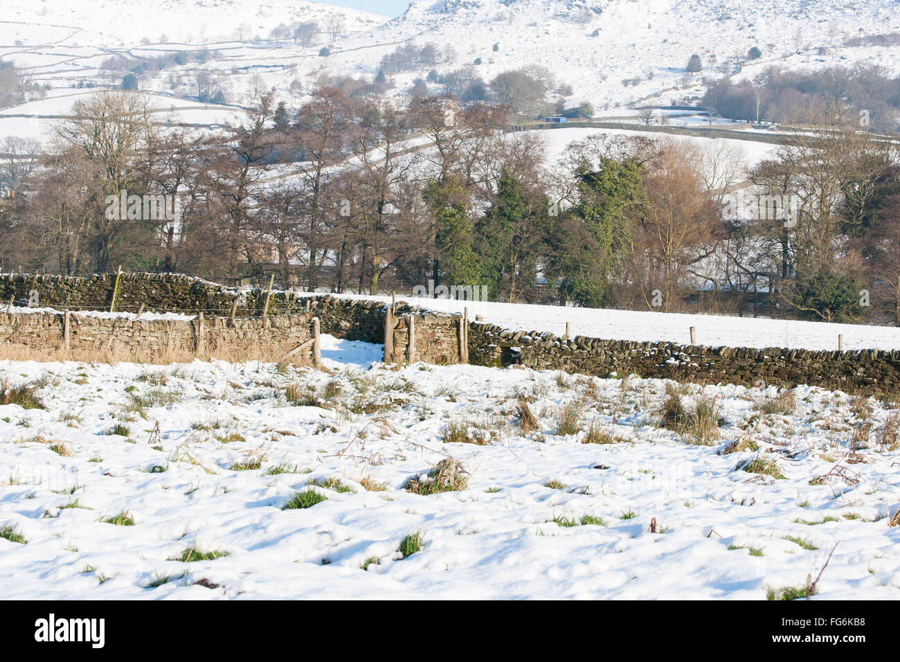Views along the River Derwent in Derbyshire at Christmas Stock Photo ...