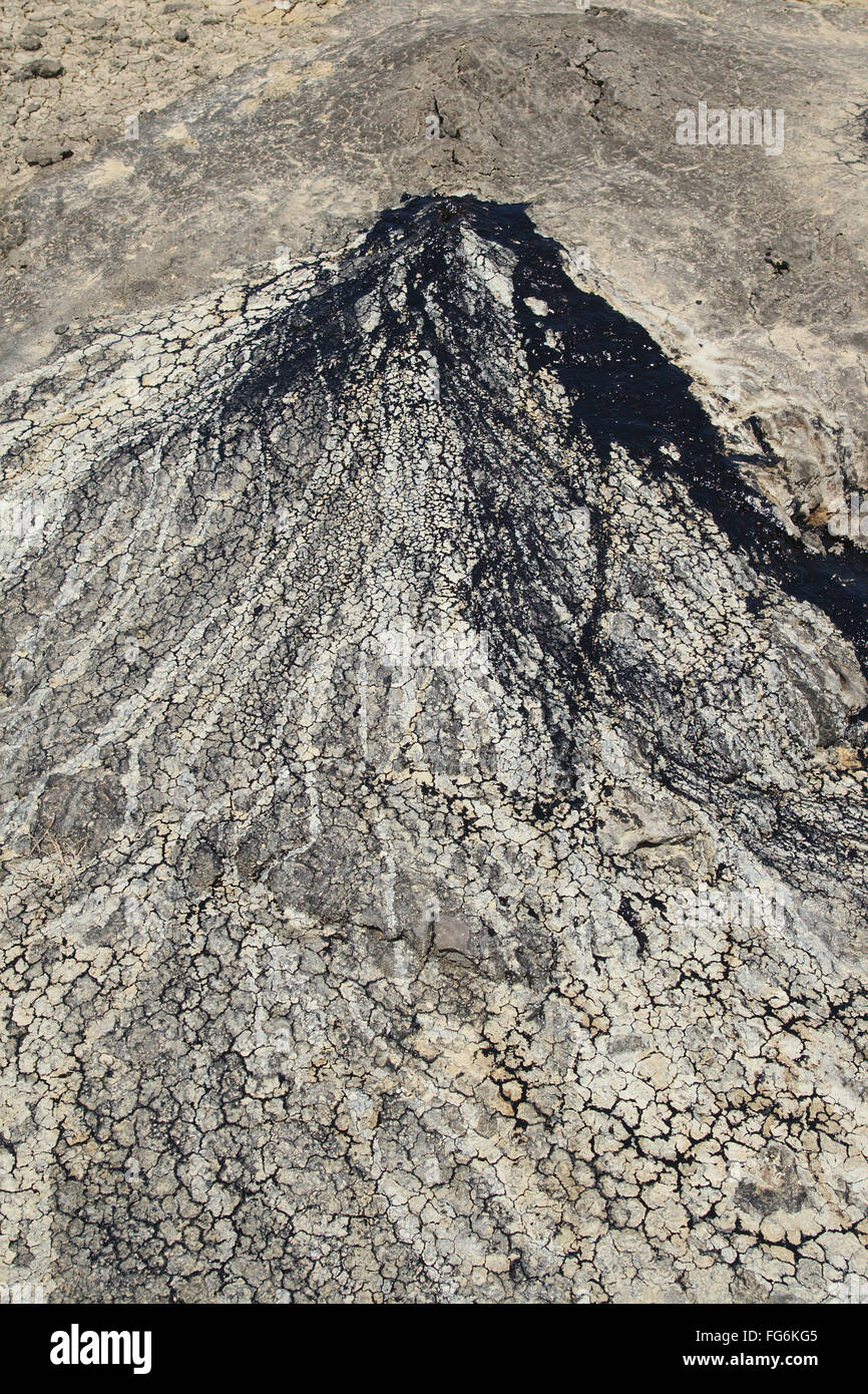 Natural petroleum seep and deposits of bitumen, north of Baku ...
