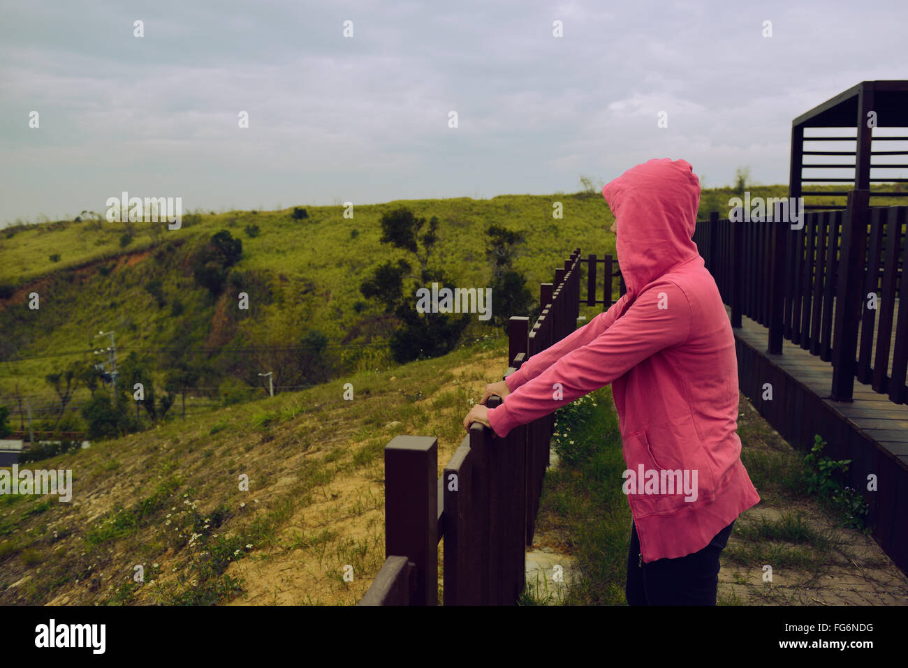Woman crying back view hi-res stock photography and images - Alamy
