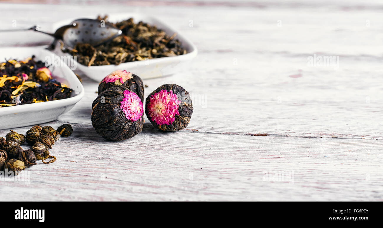 Few flavors of dry brewing loose leaf tea on wooden table Stock Photo ...