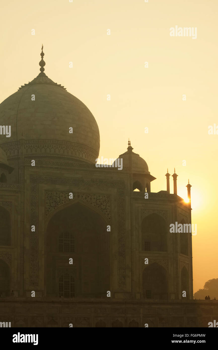 Sun rising over Taj Mahal; Agra, Uttar Pradesh, India Stock Photo - Alamy