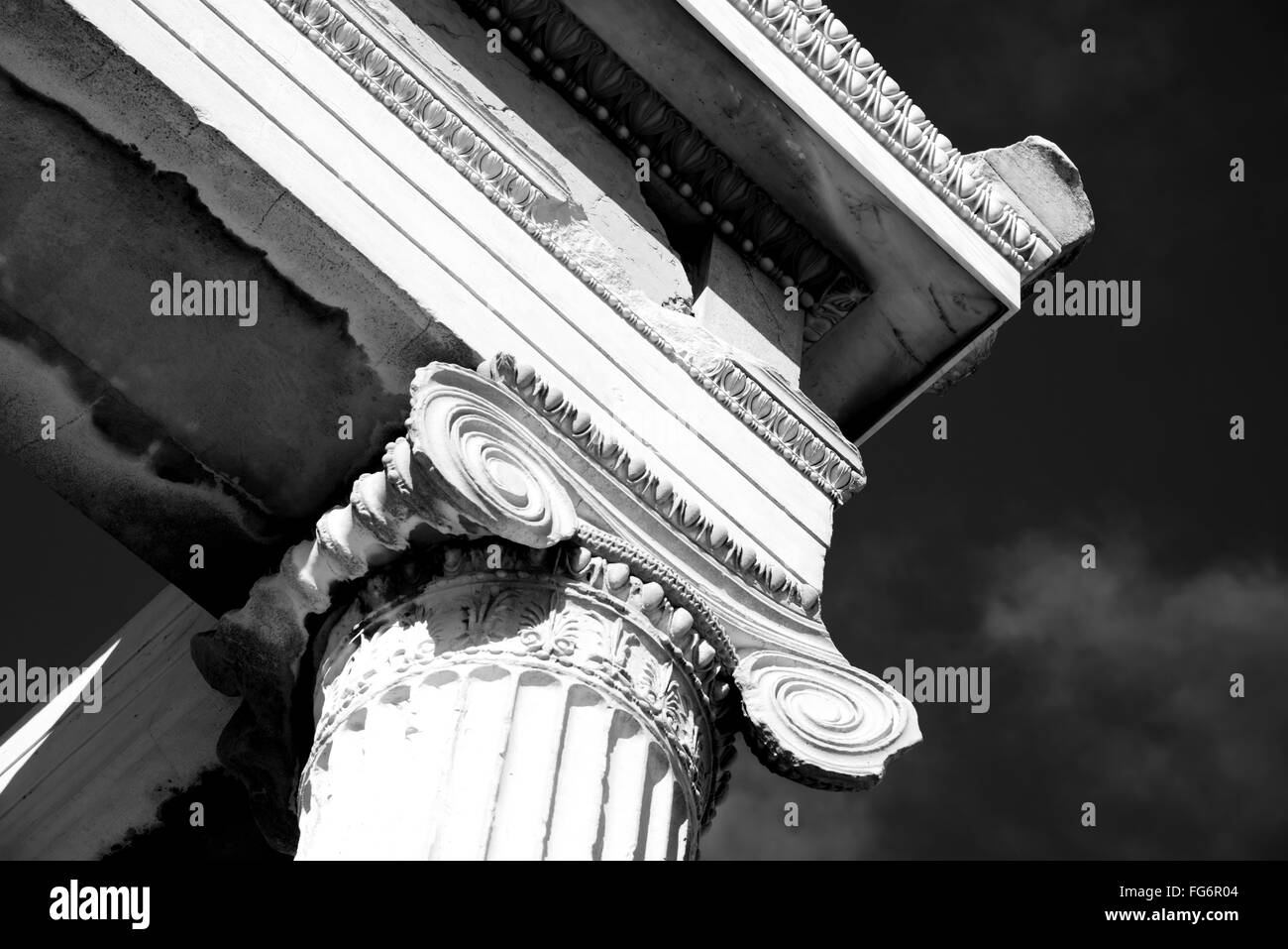 Cornice and column from the temple Black and White Stock Photos ...