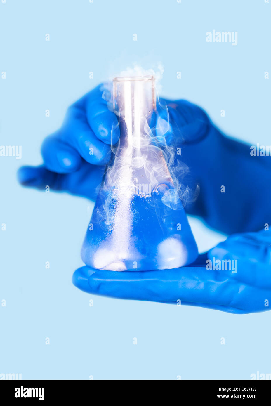 Liquid reagent in glass test hi-res stock photography and images - Alamy
