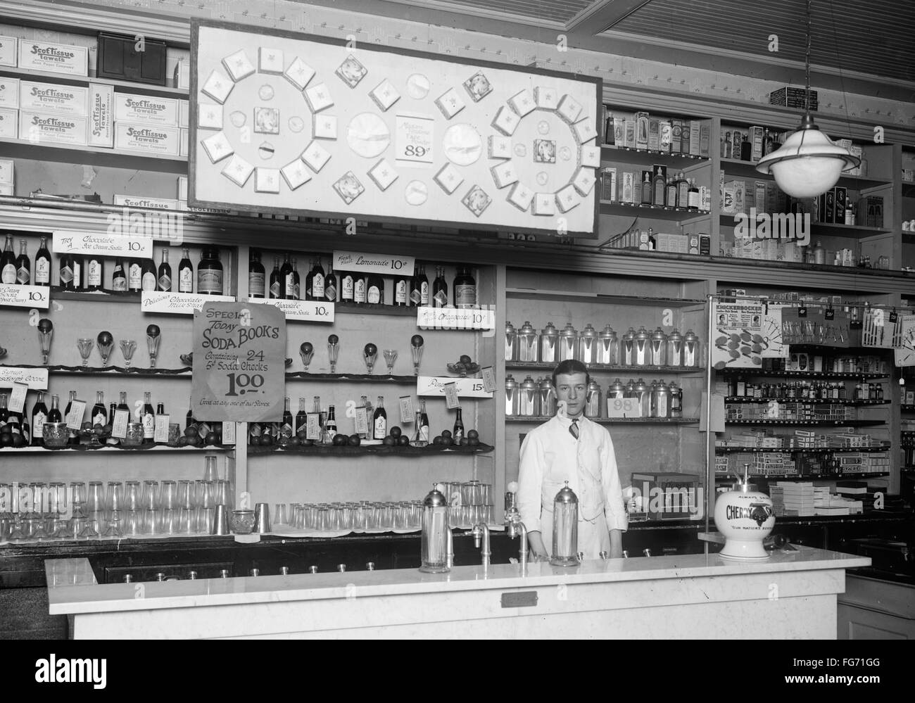 SODA FOUNTAIN, c1921. /nThe soda fountain at People's Drugstore in ...