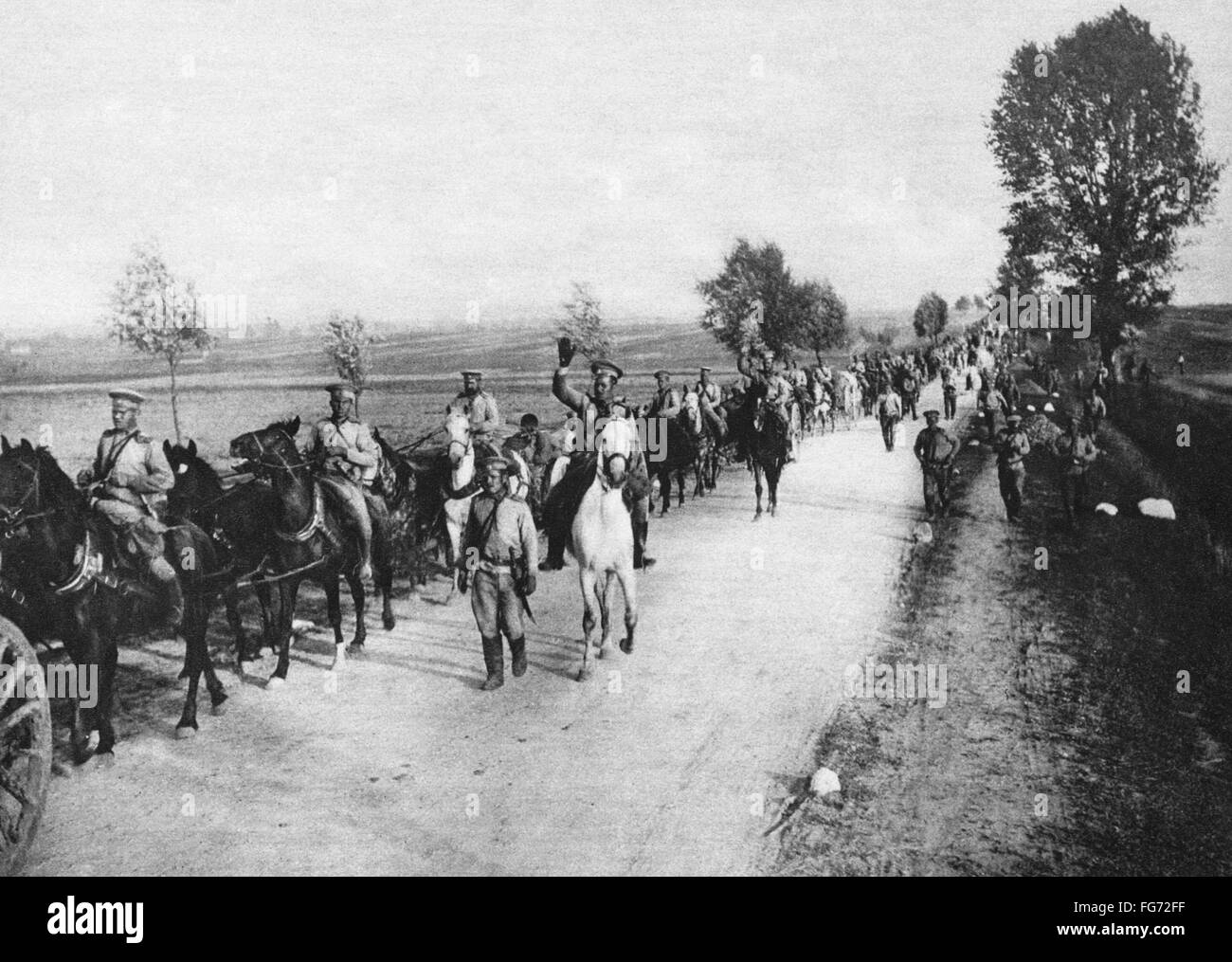 WWI: RUSSIAN RETREAT, 1915. /nRussian artillery being transported ...