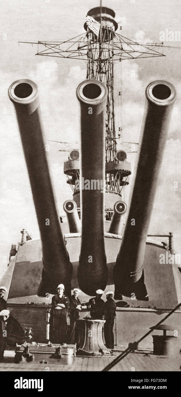 WORLD WAR I: DREADNOUGHT. /nAn American dreadnought battleship equipped ...