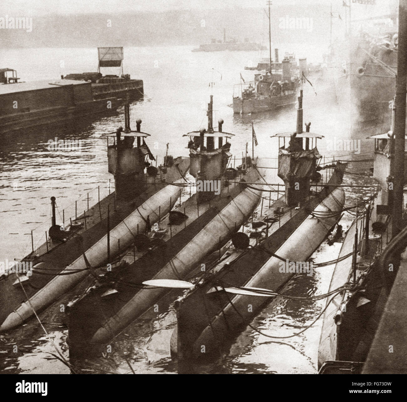 Submarines during world war i hi-res stock photography and images - Alamy