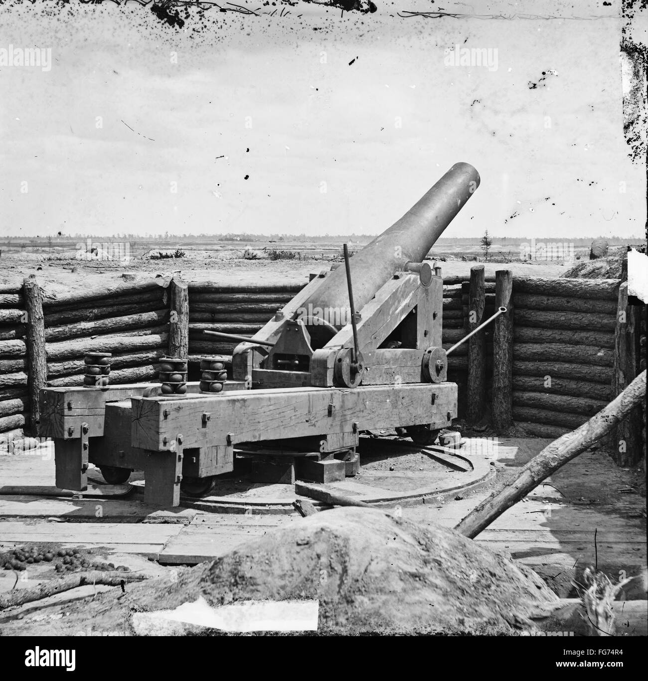 CIVIL WAR: CONFEDERATE GUN. /nHeavy gun mounted on innter line of ...