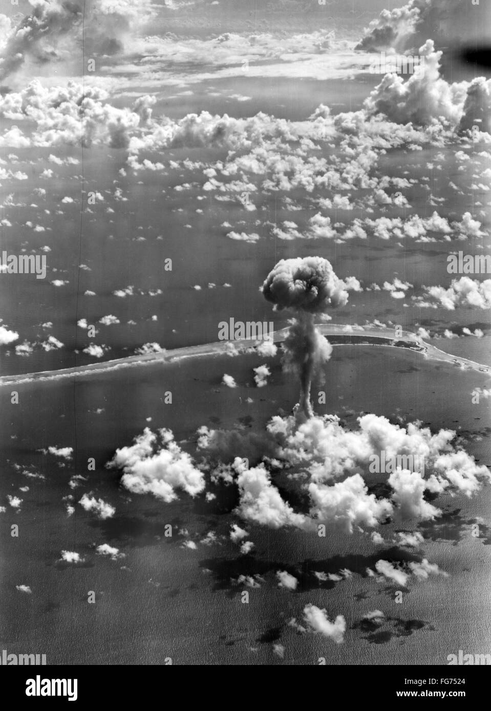 Nuclear bomb explosion in bikini High Resolution Stock Photography and ...
