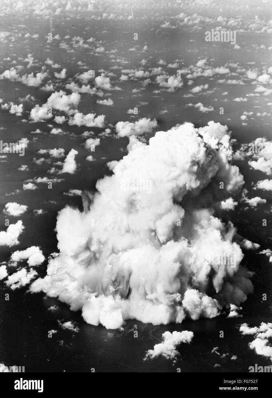 ATOMIC BOMB TEST, 1946./nAmerican atomic bomb test at Bikini Atoll in ...