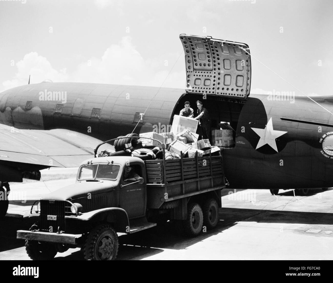 UNITED STATES ARMY, 1943. /nUnited States Army troops loading an air ...