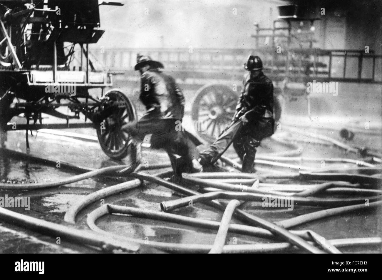 TRIANGLE FACTORY FIRE. /nFirefighters carrying the body of a victim of ...