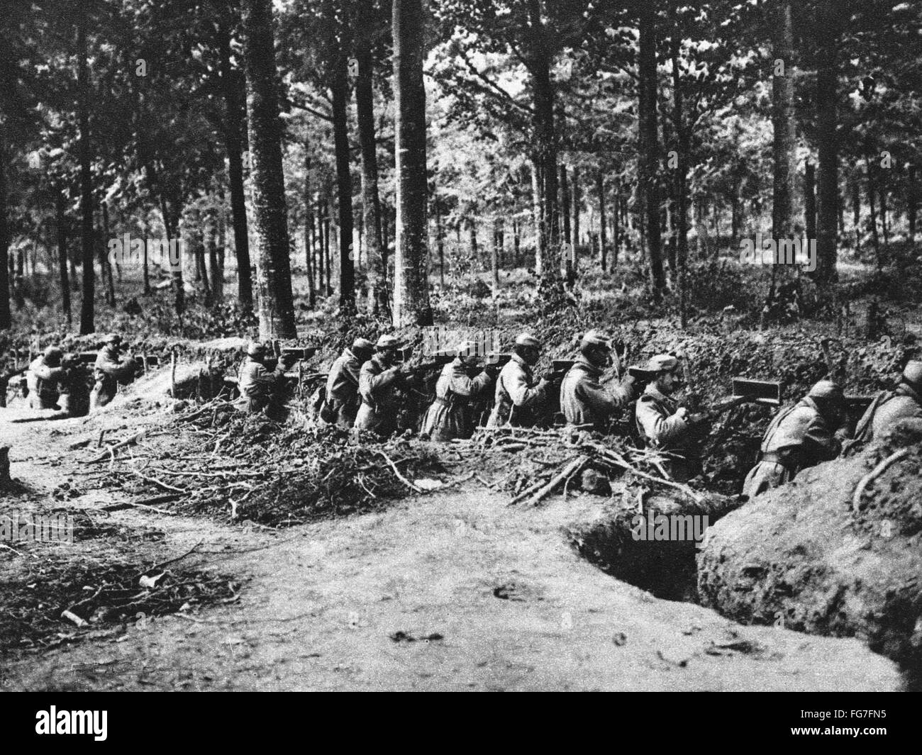 WWI: FRENCH LINE OF DEFENSE. /nFrench infantry holding a second line ...
