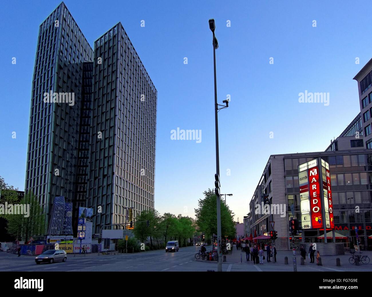 Street scene hamburg st pauli hi-res stock photography and images - Alamy