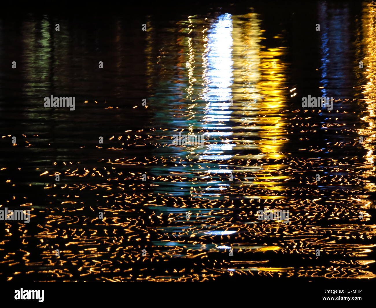 Lights reflection on water hi-res stock photography and images - Alamy
