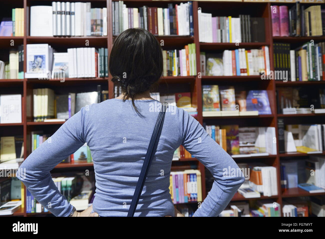 female in library Stock Photo - Alamy