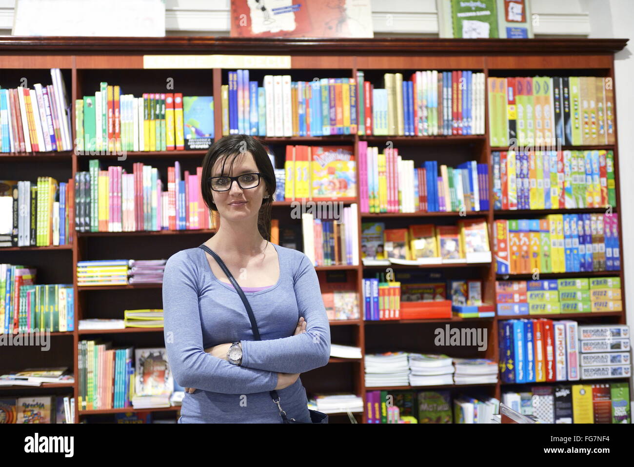 female in library Stock Photo - Alamy