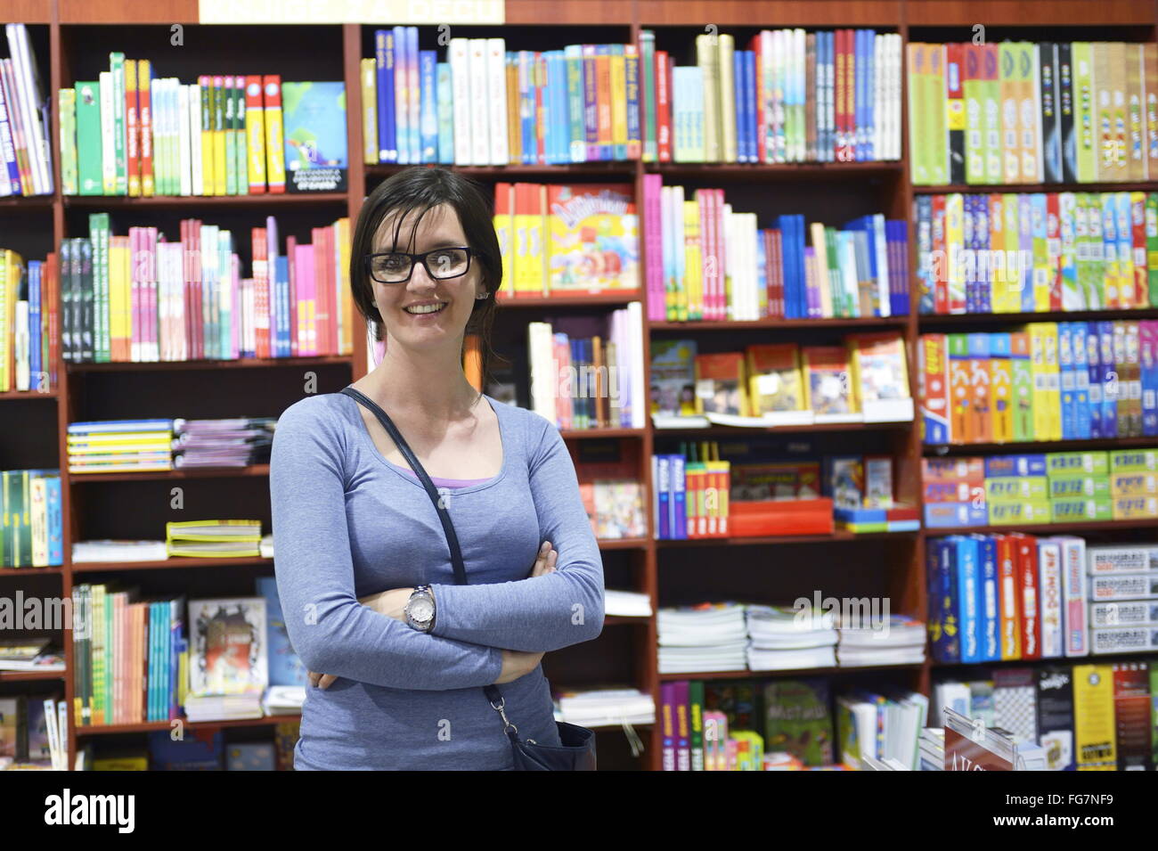 female in library Stock Photo - Alamy