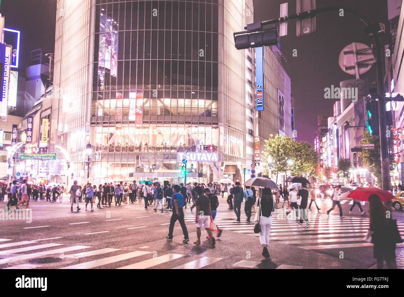 Walking holding crowd building exterior hi-res stock photography and ...