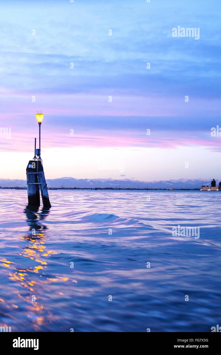 Lamp post lighting hi-res stock photography and images - Alamy