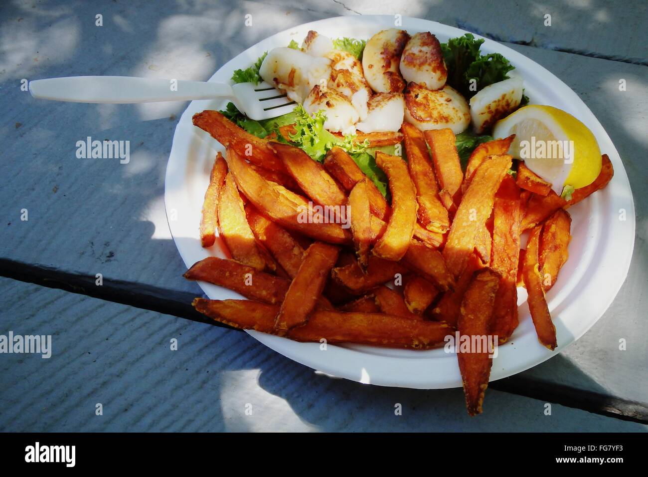 Scallops and fries hi-res stock photography and images - Alamy