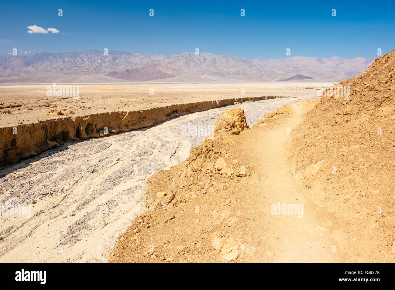 The popular Golden Canyon / Gower Gulch Loop Trail in Death Valley ...