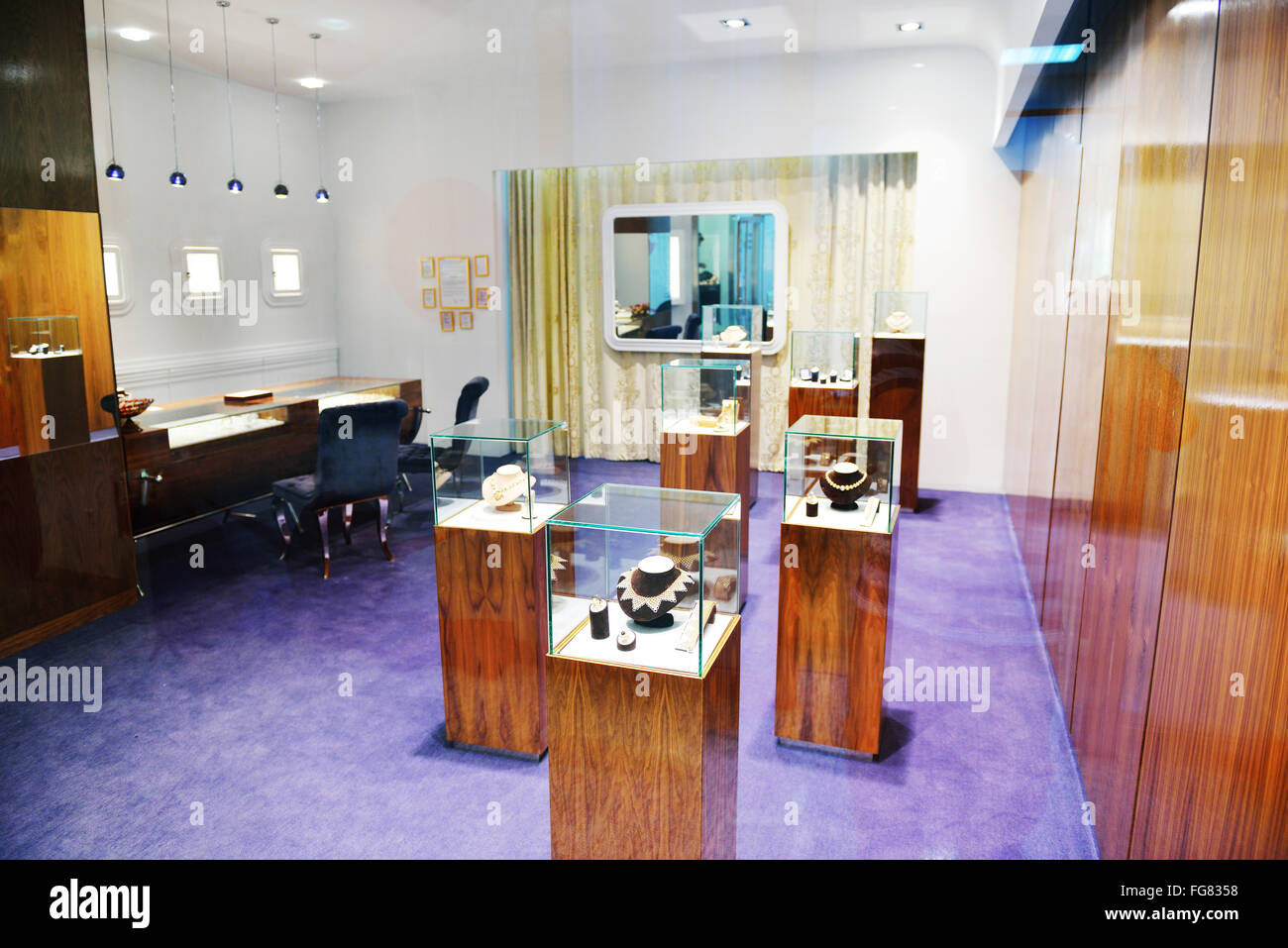 jewelry store indoors Stock Photo - Alamy
