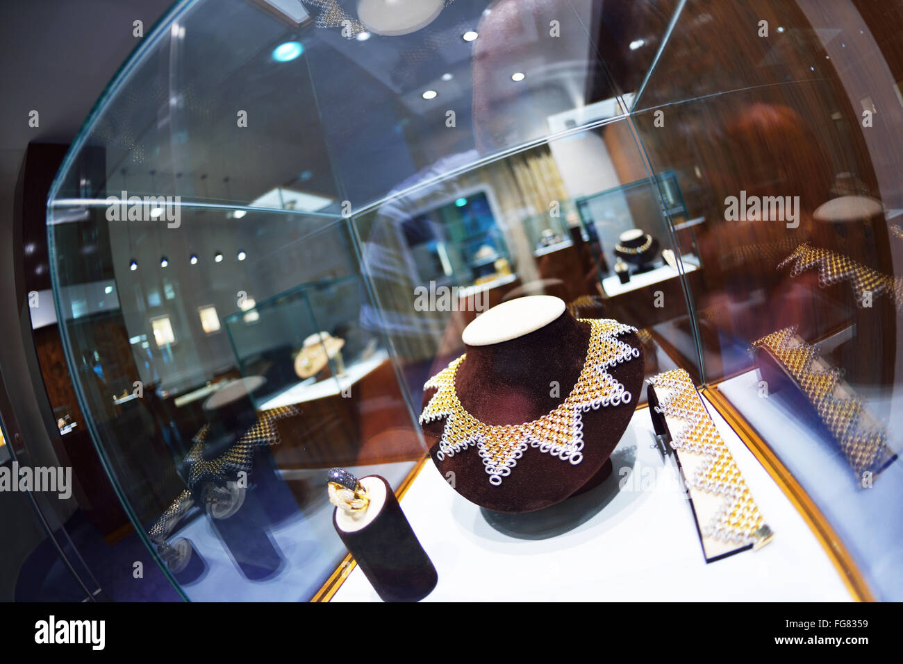 Old pawn jewelry hi-res stock photography and images - Alamy