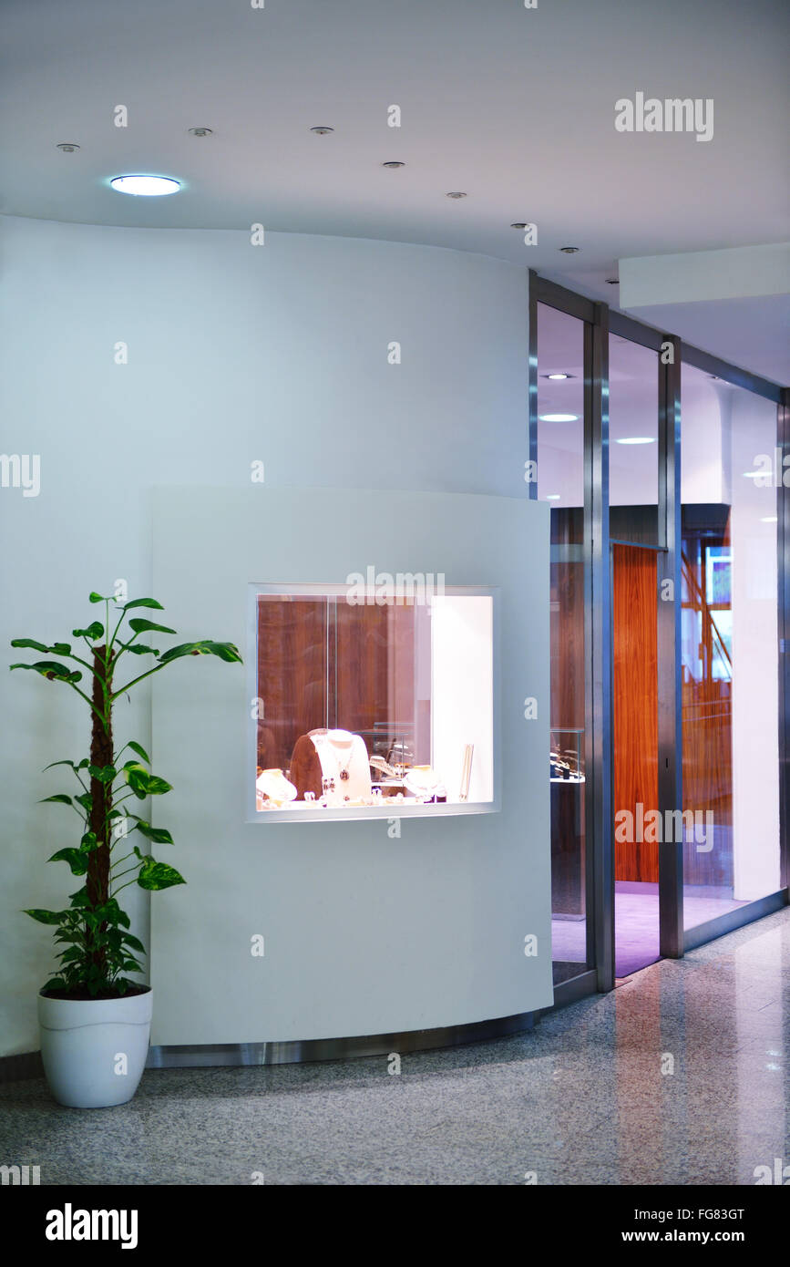 Cash exchange store hi-res stock photography and images - Alamy