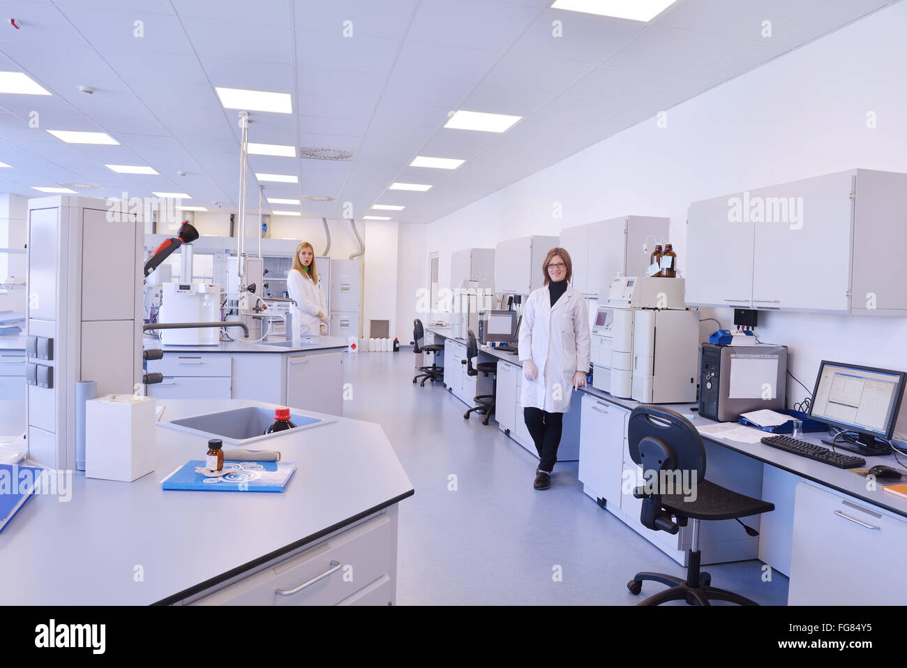 scientists working at the laboratory Stock Photo - Alamy