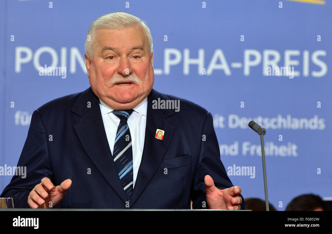 Alpha mannchen hi-res stock photography and images - Alamy